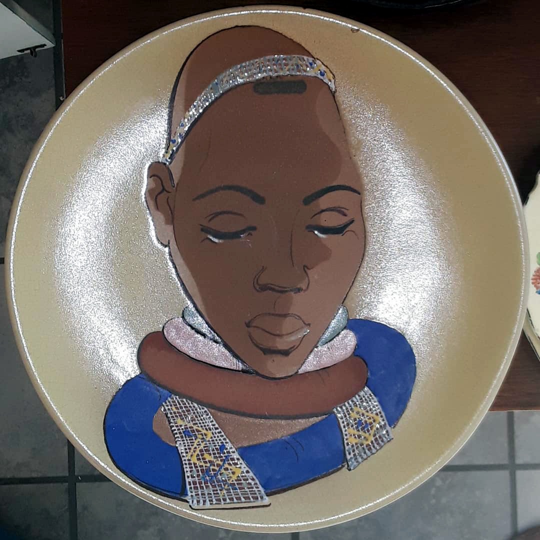KALAHARI WALL PLATE – AFRICAN WOMAN – Vintage Ceramics South Africa